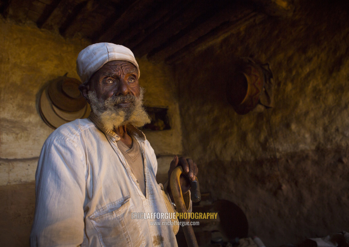 ERIC LAFFORGUE PHOTOGRAPHY - Portrait of an old orthodox priest with ...