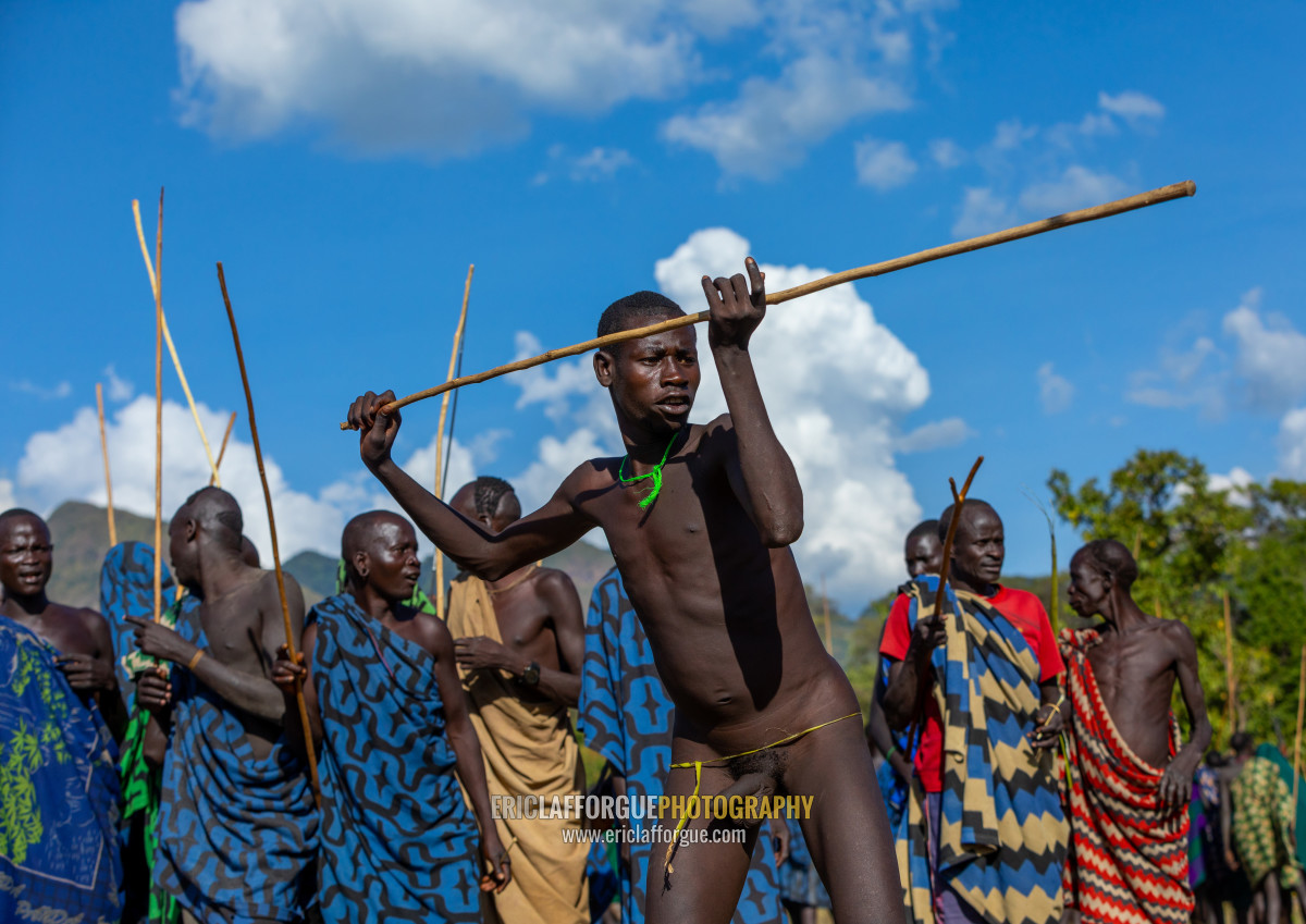ERIC LAFFORGUE PHOTOGRAPHY - Suri tribe warriors fighting during a ...